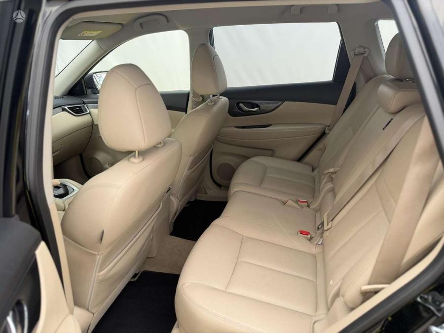 Black Nissan X-Trail 2016 in Vilnius, with an engine capacity of 1.60 L and mileage of 270 thousand km for 9750 €, photo 12 on AUTOMOTO.COM.LV