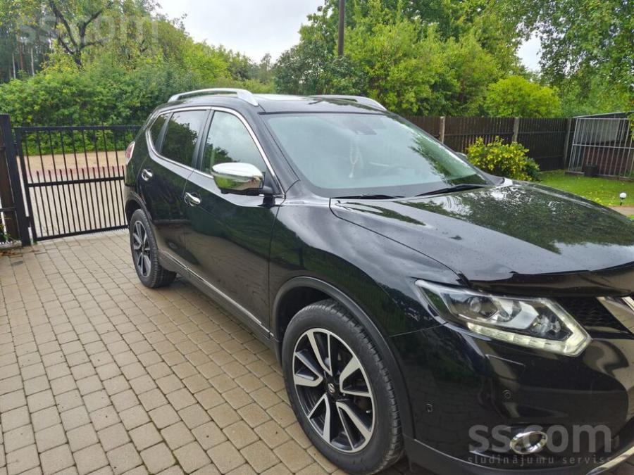 Black Nissan X-Trail 2016 in Riga, with an engine capacity of 1.60 L and mileage of 149 thousand km for 10900 €, photo 1 on AUTOMOTO.COM.LV
