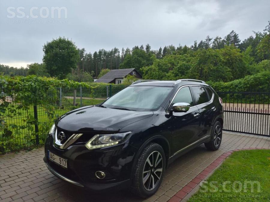 Black Nissan X-Trail 2016 in Riga, with an engine capacity of 1.60 L and mileage of 149 thousand km for 10900 €, photo 3 on AUTOMOTO.COM.LV