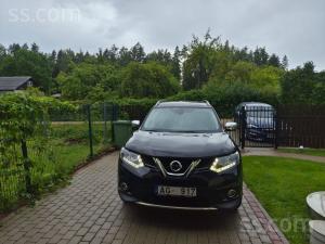 Black Nissan X-Trail 2016 in Riga, with an engine capacity of 1.60 L and mileage of 149 thousand km for 10900 €, photo 4 on AUTOMOTO.COM.LV