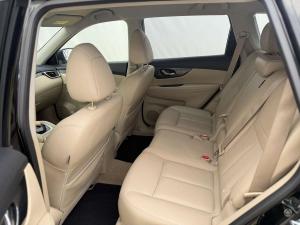 Black Nissan X-Trail 2016 in Vilnius, with an engine capacity of 1.60 L and mileage of 270 thousand km for 9700 €, photo 12 on AUTOMOTO.COM.LV