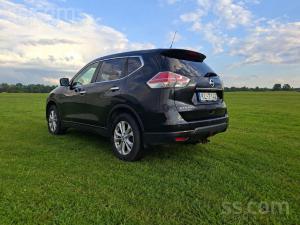 Black Nissan X-Trail 2016 in Ogre, with an engine capacity of 1.60 L and mileage of 245 thousand km for 7800 €, photo 4 on AUTOMOTO.COM.LV