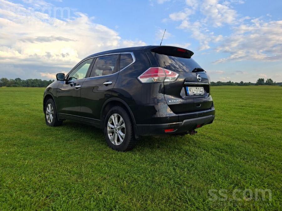 Black Nissan X-Trail 2016 in Ogre, with an engine capacity of 1.60 L and mileage of 245 thousand km for 7800 €, photo 4 on AUTOMOTO.COM.LV