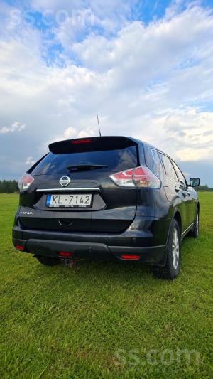 Black Nissan X-Trail 2016 in Ogre, with an engine capacity of 1.60 L and mileage of 245 thousand km for 7800 €, photo 5 on AUTOMOTO.COM.LV