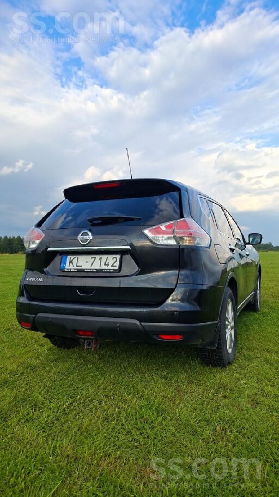 Black Nissan X-Trail 2016 in Ogre, with an engine capacity of 1.60 L and mileage of 245 thousand km for 7800 €, photo 5 on AUTOMOTO.COM.LV
