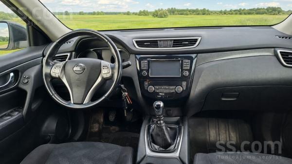 Black Nissan X-Trail 2016 in Ogre, with an engine capacity of 1.60 L and mileage of 245 thousand km for 7800 €, photo 5 on AUTOMOTO.COM.LV