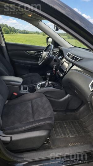 Black Nissan X-Trail 2016 in Ogre, with an engine capacity of 1.60 L and mileage of 245 thousand km for 7800 €, photo 7 on AUTOMOTO.COM.LV