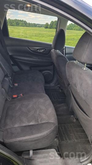 Black Nissan X-Trail 2016 in Ogre, with an engine capacity of 1.60 L and mileage of 245 thousand km for 7800 €, photo 8 on AUTOMOTO.COM.LV
