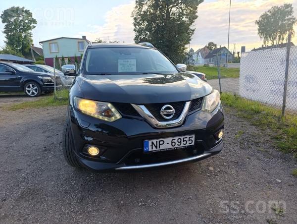 Black Nissan X-Trail 2016 in Rezekne, with an engine capacity of 1.60 L and mileage of 245 thousand km for 7550 €, photo 3 on AUTOMOTO.COM.LV