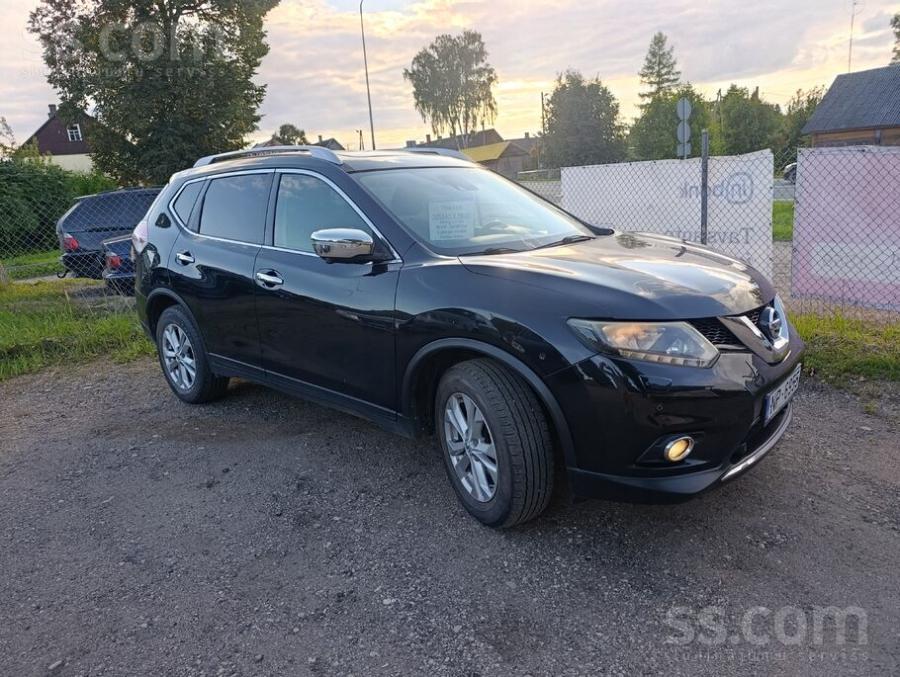 Black Nissan X-Trail 2016 in Rezekne, with an engine capacity of 1.60 L and mileage of 245 thousand km for 7550 €, photo 4 on AUTOMOTO.COM.LV