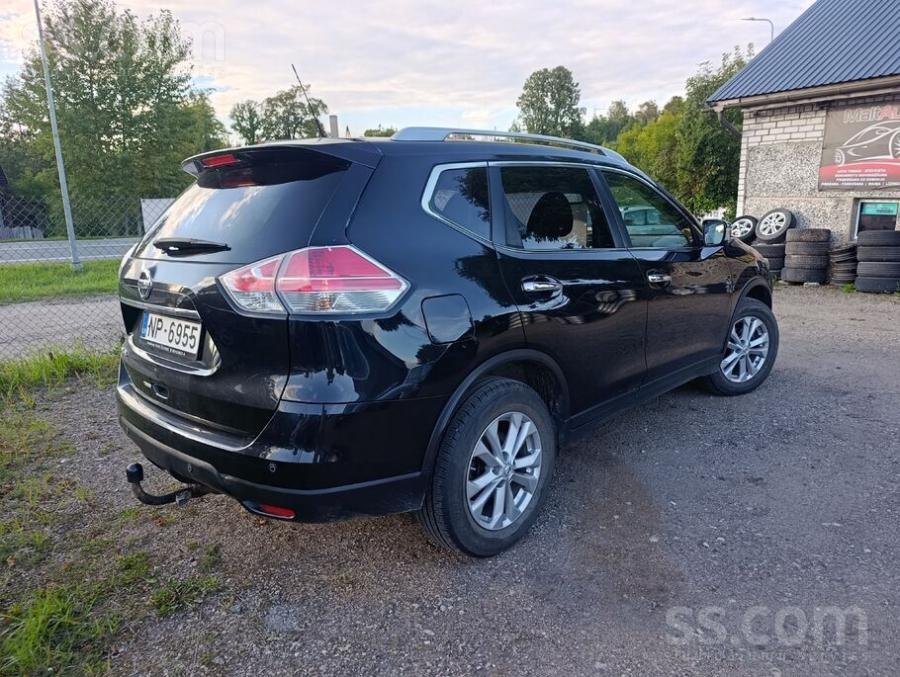 Black Nissan X-Trail 2016 in Rezekne, with an engine capacity of 1.60 L and mileage of 245 thousand km for 7550 €, photo 5 on AUTOMOTO.COM.LV