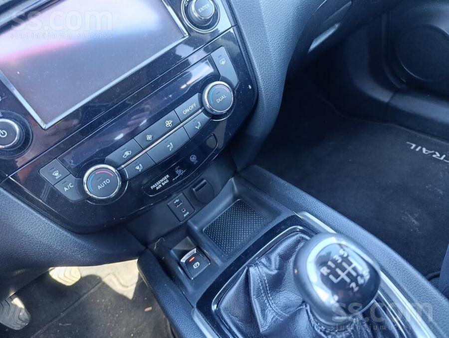Black Nissan X-Trail 2016 in Rezekne, with an engine capacity of 1.60 L and mileage of 245 thousand km for 7550 €, photo 13 on AUTOMOTO.COM.LV