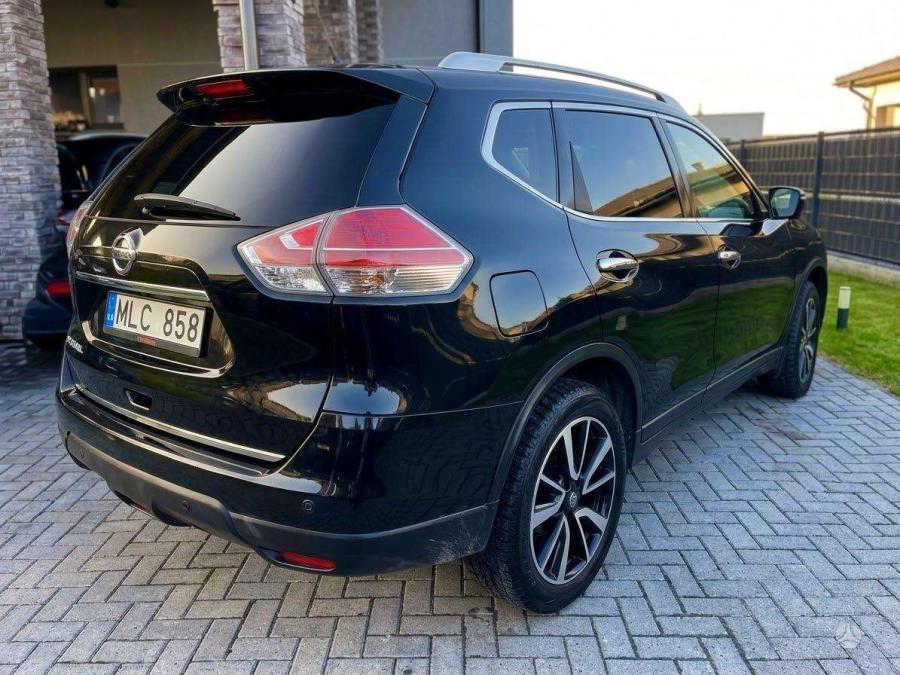 Black Nissan X-Trail 2016 in Panevezys, with an engine capacity of 1.60 L and mileage of 136 thousand km for 11500 €, photo 4 on AUTOMOTO.COM.LV