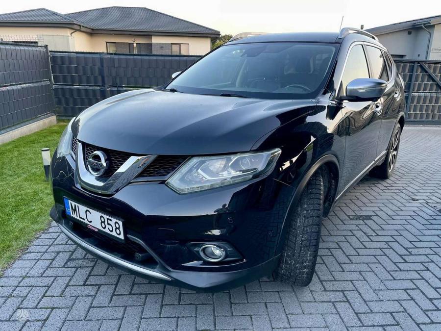 Black Nissan X-Trail 2016 in Panevezys, with an engine capacity of 1.60 L and mileage of 136 thousand km for 11500 €, photo 5 on AUTOMOTO.COM.LV