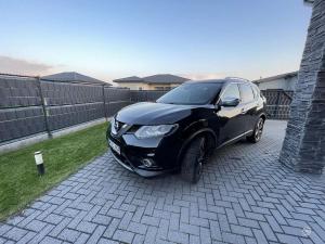 Black Nissan X-Trail 2016 in Panevezys, with an engine capacity of 1.60 L and mileage of 136 thousand km for 11500 €, photo 7 on AUTOMOTO.COM.LV