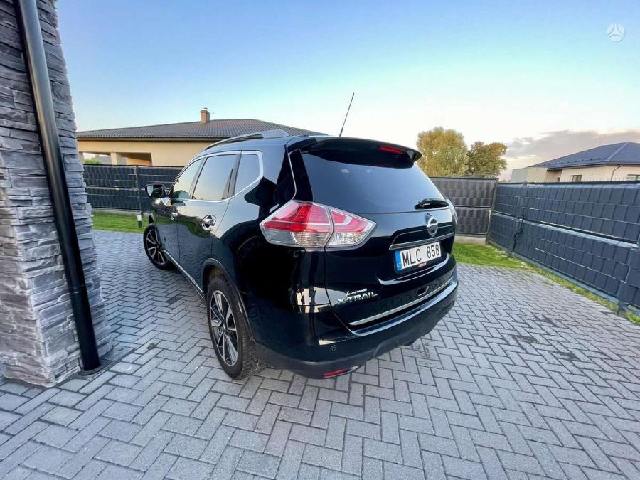 Black Nissan X-Trail 2016 in Panevezys, with an engine capacity of 1.60 L and mileage of 136 thousand km for 11500 €, photo 8 on AUTOMOTO.COM.LV