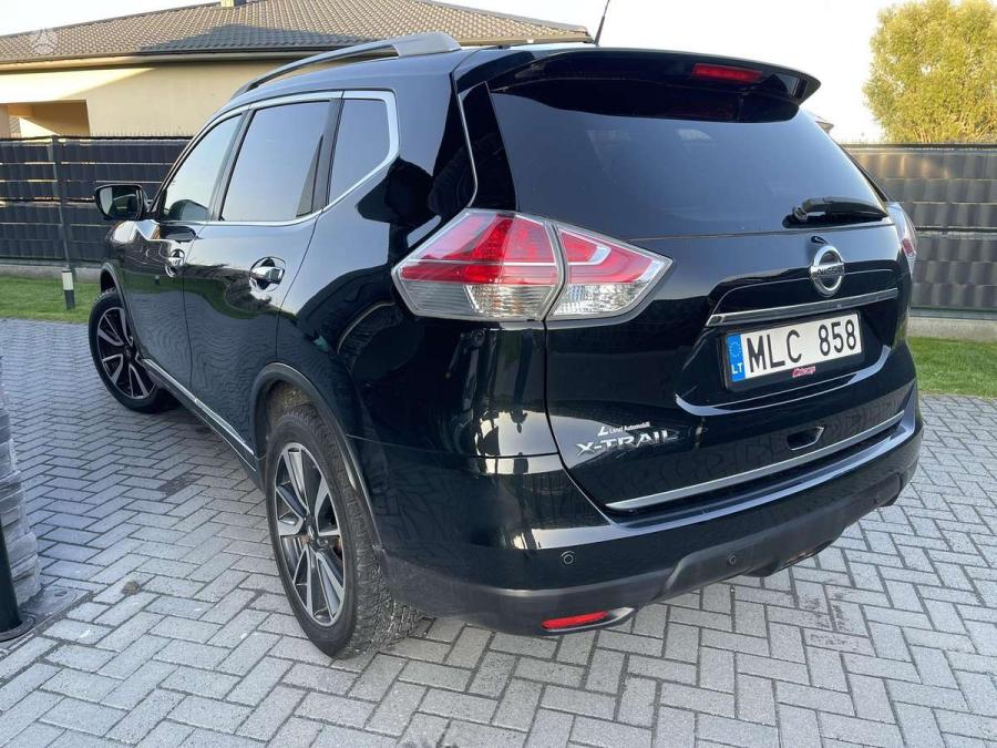 Black Nissan X-Trail 2016 in Panevezys, with an engine capacity of 1.60 L and mileage of 136 thousand km for 11500 €, photo 11 on AUTOMOTO.COM.LV