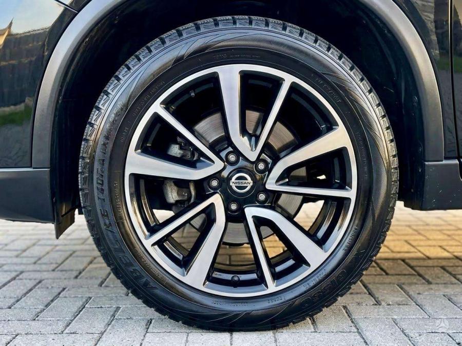 Black Nissan X-Trail 2016 in Panevezys, with an engine capacity of 1.60 L and mileage of 136 thousand km for 11500 €, photo 12 on AUTOMOTO.COM.LV