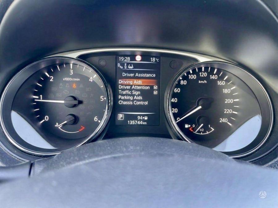 Black Nissan X-Trail 2016 in Panevezys, with an engine capacity of 1.60 L and mileage of 136 thousand km for 11500 €, photo 14 on AUTOMOTO.COM.LV