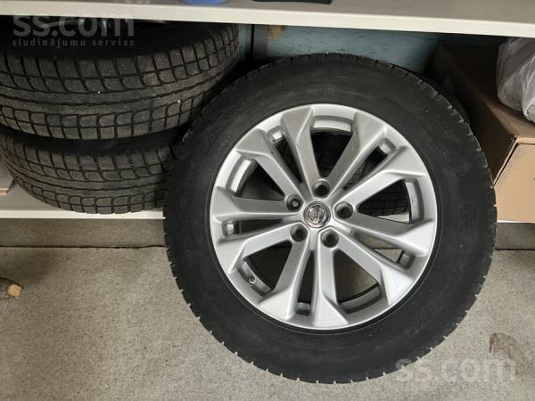 Nissan X-Trail 2016 Rīga vietnē Melns Nissan X-Trail 2016 Rīga, ar dzinēja tilpumu 1.60 L un nobraukumu 135 tūkst. km par 8500 €, foto 4 vietnē AUTOMOTO.COM.LV