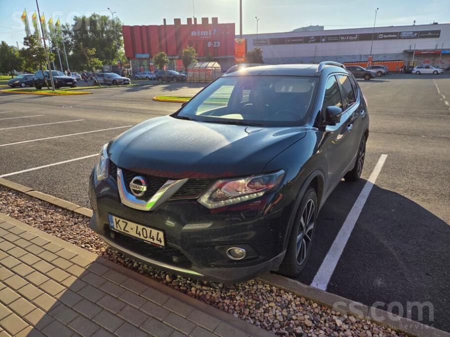 Black Nissan X-Trail 2017 in Riga, with an engine capacity of 1.60 L and mileage of 156 thousand km for 12500 €, photo 1 on AUTOMOTO.COM.LV