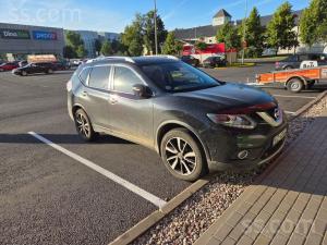 Black Nissan X-Trail 2017 in Riga, with an engine capacity of 1.60 L and mileage of 156 thousand km for 12500 €, photo 2 on AUTOMOTO.COM.LV
