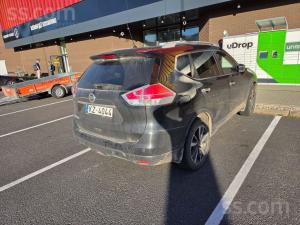 Black Nissan X-Trail 2017 in Riga, with an engine capacity of 1.60 L and mileage of 156 thousand km for 12500 €, photo 3 on AUTOMOTO.COM.LV