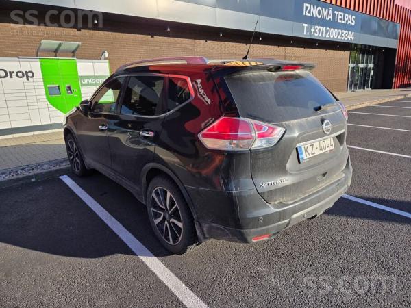 Black Nissan X-Trail 2017 in Riga, with an engine capacity of 1.60 L and mileage of 156 thousand km for 12500 €, photo 4 on AUTOMOTO.COM.LV