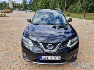 Black Nissan X-Trail 2017 in Riga, with an engine capacity of 1.60 L and mileage of 126 thousand km for 14000 €, photo 3 on AUTOMOTO.COM.LV