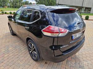 Black Nissan X-Trail 2017 in Riga, with an engine capacity of 1.60 L and mileage of 126 thousand km for 14000 €, photo 5 on AUTOMOTO.COM.LV