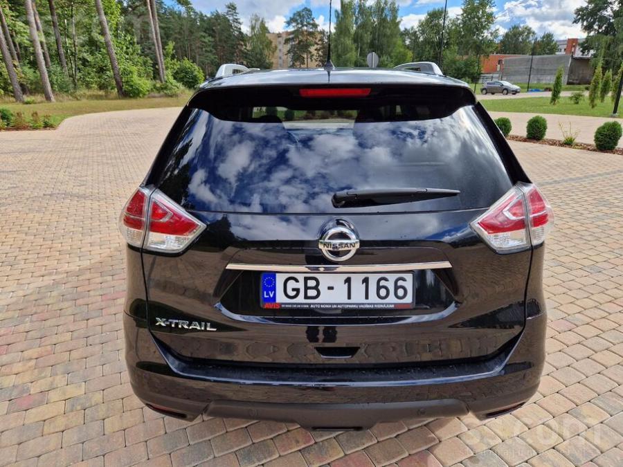 Black Nissan X-Trail 2017 in Riga, with an engine capacity of 1.60 L and mileage of 126 thousand km for 14000 €, photo 6 on AUTOMOTO.COM.LV