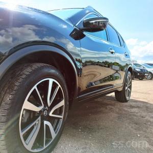 Black Nissan X-Trail 2017 in Daugavpils, with an engine capacity of 2.00 L and mileage of 0 thousand km for 12900 €, photo 9 on AUTOMOTO.COM.LV