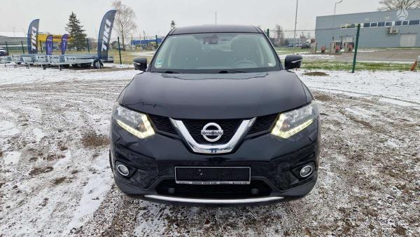 Black Nissan X-Trail 2017 in Marijampole, with an engine capacity of 2.00 L and mileage of 270 thousand km for 10490 €, photo 3 on AUTOMOTO.COM.LV