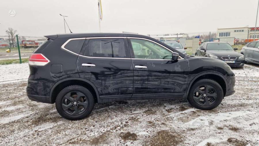 Black Nissan X-Trail 2017 in Marijampole, with an engine capacity of 2.00 L and mileage of 270 thousand km for 10490 €, photo 5 on AUTOMOTO.COM.LV