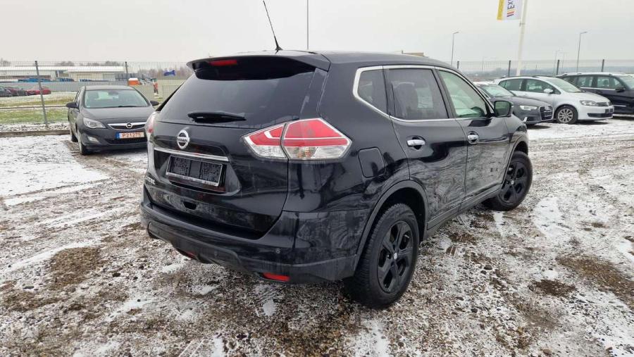 Black Nissan X-Trail 2017 in Marijampole, with an engine capacity of 2.00 L and mileage of 270 thousand km for 10490 €, photo 6 on AUTOMOTO.COM.LV