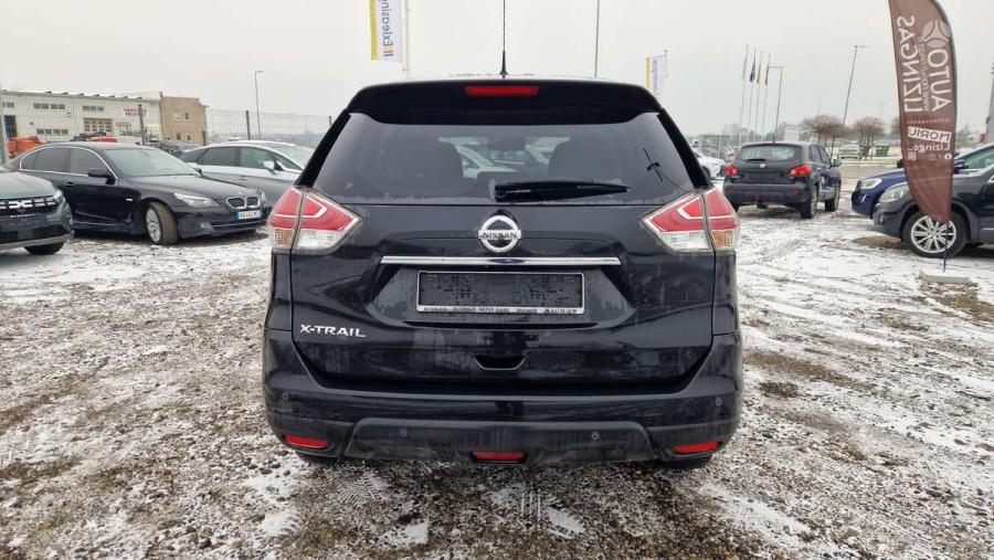 Black Nissan X-Trail 2017 in Marijampole, with an engine capacity of 2.00 L and mileage of 270 thousand km for 10490 €, photo 7 on AUTOMOTO.COM.LV