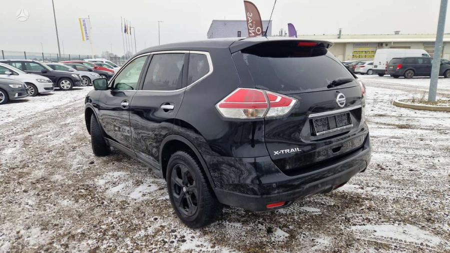 Black Nissan X-Trail 2017 in Marijampole, with an engine capacity of 2.00 L and mileage of 270 thousand km for 10490 €, photo 9 on AUTOMOTO.COM.LV