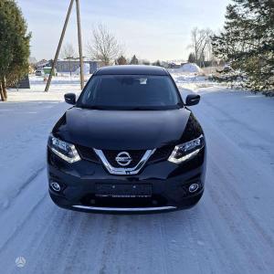 Melns Nissan X-Trail 2017 Panevēža, ar dzinēja tilpumu 1.60 L un nobraukumu 86 tūkst. km par 11900 €, foto  vietnē AUTOMOTO.COM.LV