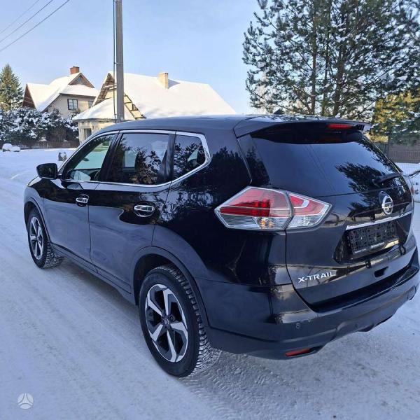 Black Nissan X-Trail 2017 in Panevezys, with an engine capacity of 1.60 L and mileage of 86 thousand km for 11900 €, photo 4 on AUTOMOTO.COM.LV