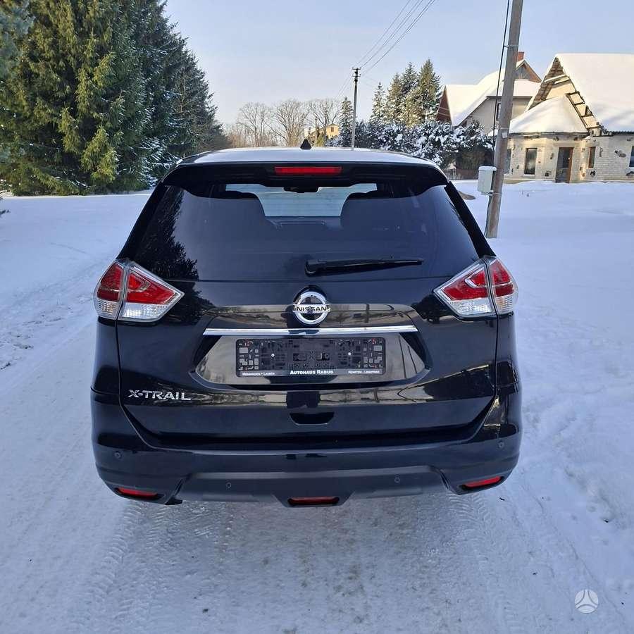 Black Nissan X-Trail 2017 in Panevezys, with an engine capacity of 1.60 L and mileage of 86 thousand km for 11900 €, photo 5 on AUTOMOTO.COM.LV
