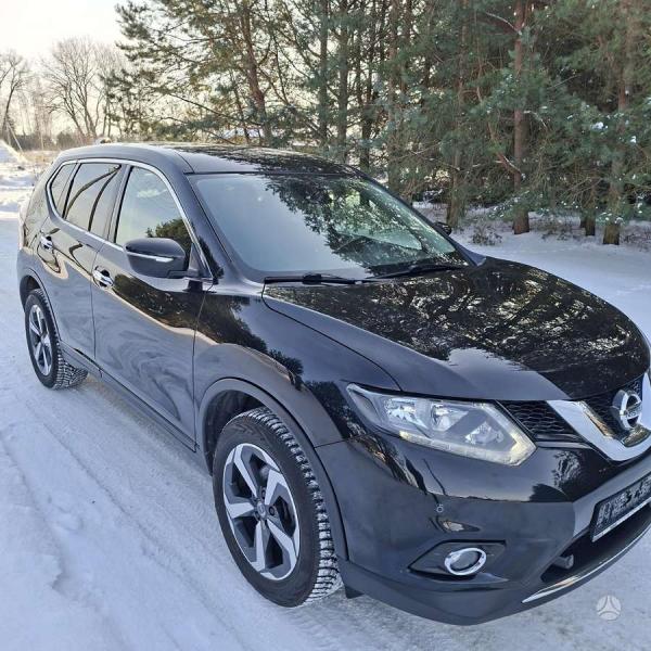 Black Nissan X-Trail 2017 in Panevezys, with an engine capacity of 1.60 L and mileage of 86 thousand km for 11900 €, photo 8 on AUTOMOTO.COM.LV