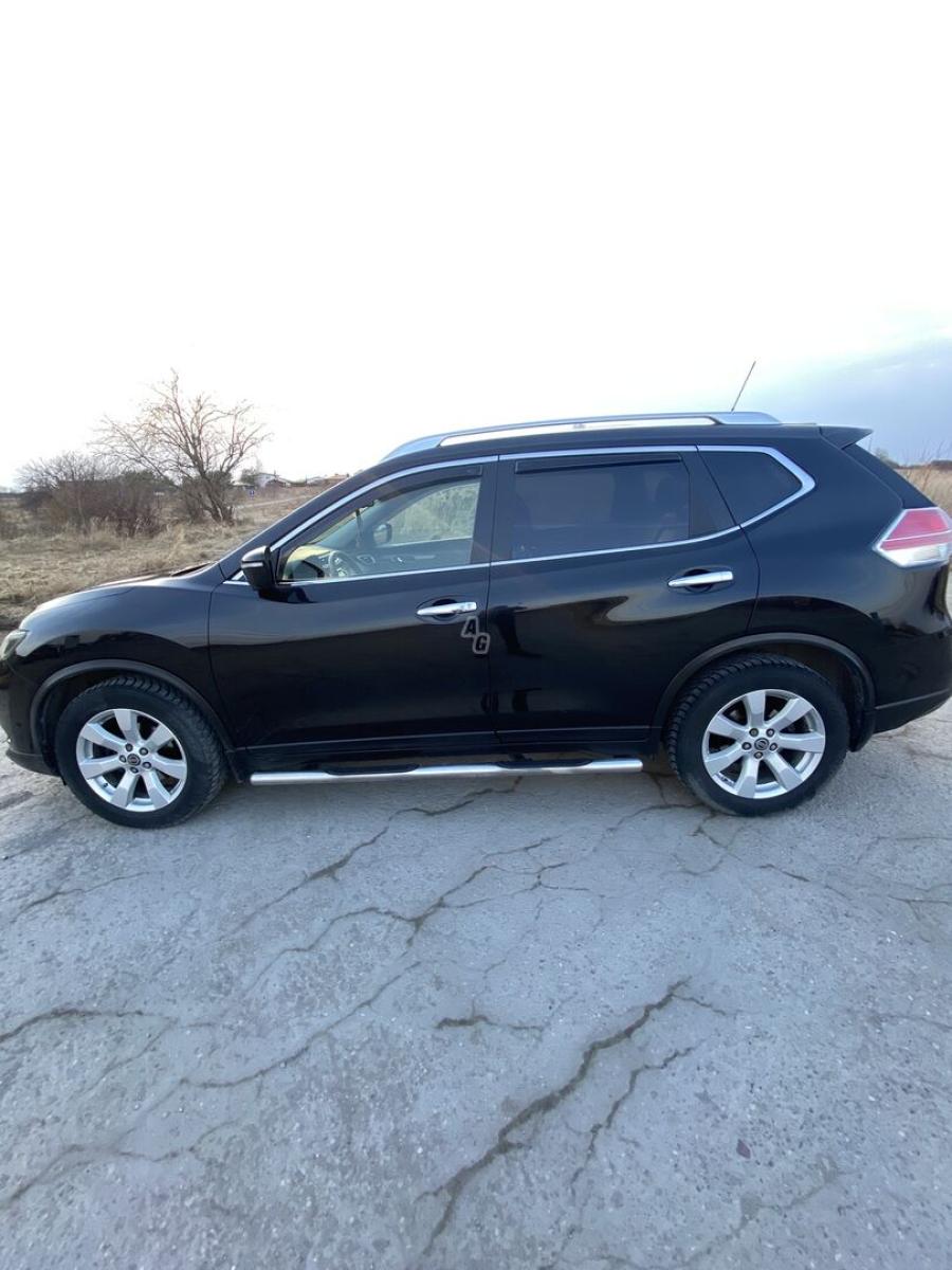 Black Nissan X-Trail 2017 in Siauliai, with an engine capacity of 1.60 L and mileage of 195 thousand km for 8800 €, photo 1 on AUTOMOTO.COM.LV