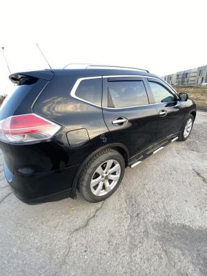 Black Nissan X-Trail 2017 in Siauliai, with an engine capacity of 1.60 L and mileage of 195 thousand km for 8800 €, photo 2 on AUTOMOTO.COM.LV