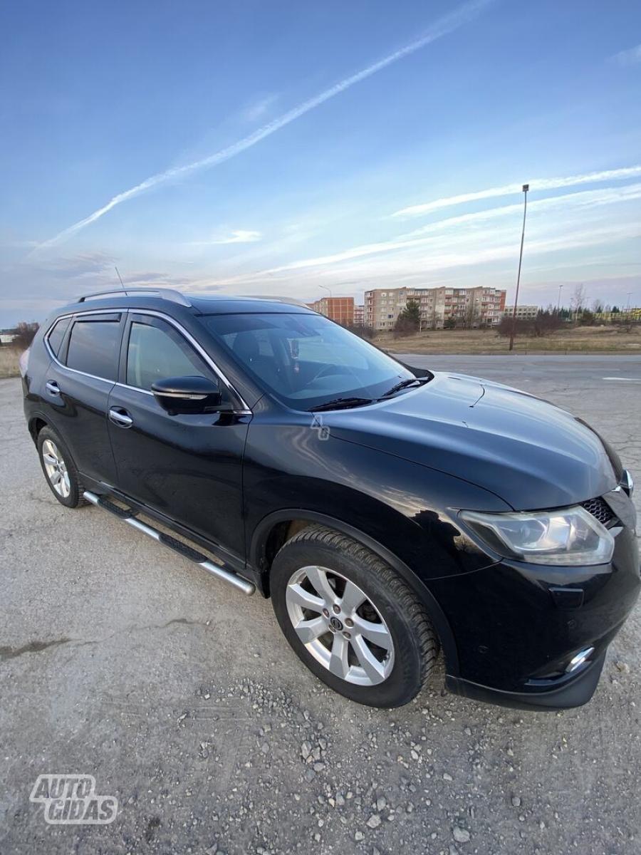 Black Nissan X-Trail 2017 in Siauliai, with an engine capacity of 1.60 L and mileage of 195 thousand km for 8800 €, photo 5 on AUTOMOTO.COM.LV