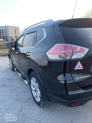 Black Nissan X-Trail 2017 in Siauliai, with an engine capacity of 1.60 L and mileage of 195 thousand km for 8800 €, photo 7 on AUTOMOTO.COM.LV