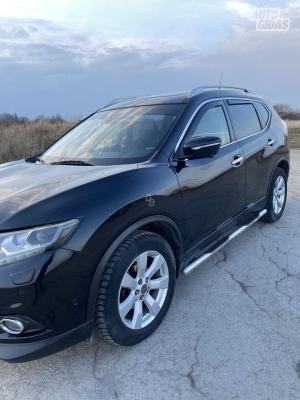 Black Nissan X-Trail 2017 in Siauliai, with an engine capacity of 1.60 L and mileage of 195 thousand km for 8800 €, photo 8 on AUTOMOTO.COM.LV