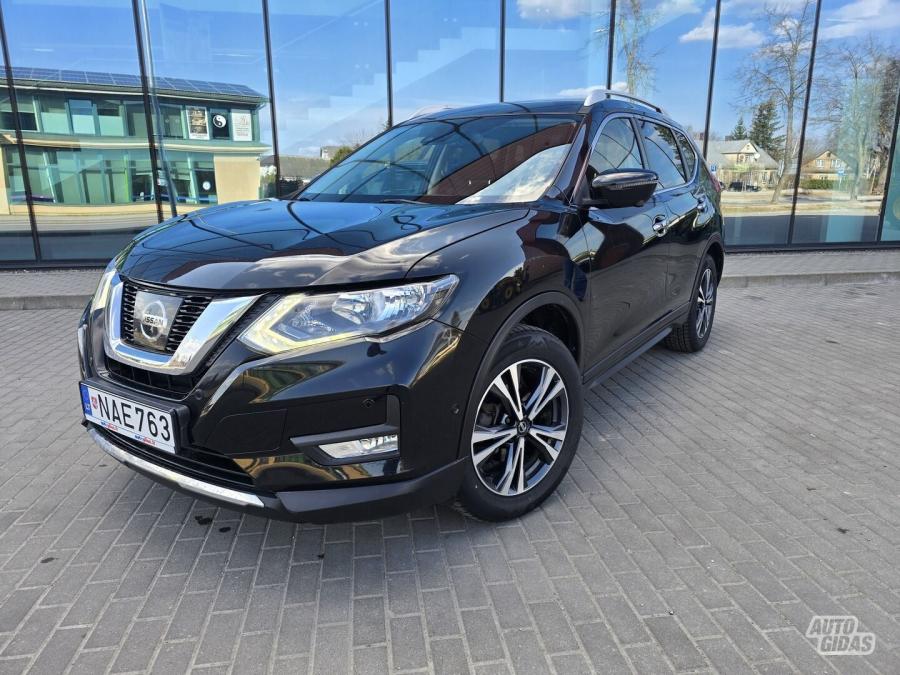 Black Nissan X-Trail 2017 in Vilnius, with an engine capacity of 1.60 L and mileage of 253 thousand km for 11500 €, photo 1 on AUTOMOTO.COM.LV