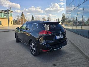 Black Nissan X-Trail 2017 in Vilnius, with an engine capacity of 1.60 L and mileage of 253 thousand km for 11500 €, photo 4 on AUTOMOTO.COM.LV