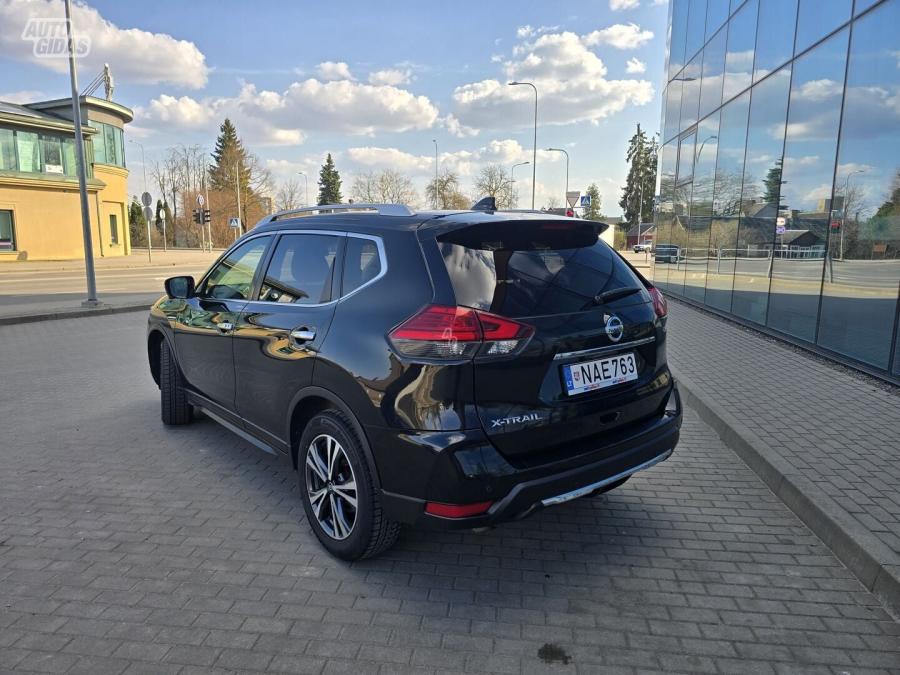 Black Nissan X-Trail 2017 in Vilnius, with an engine capacity of 1.60 L and mileage of 253 thousand km for 11500 €, photo 4 on AUTOMOTO.COM.LV