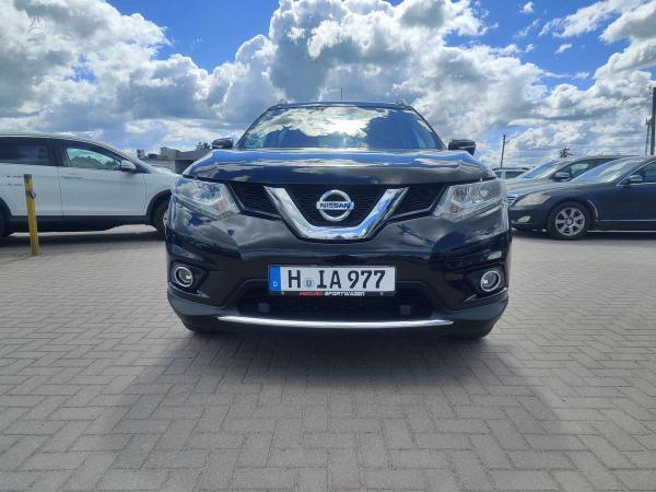 Black Nissan X-Trail 2017 in Taurage, with an engine capacity of 1.60 L and mileage of 155 thousand km for 10500 €, photo 1 on AUTOMOTO.COM.LV